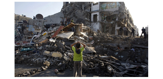 Palestinian families under fire in the Gaza Strip